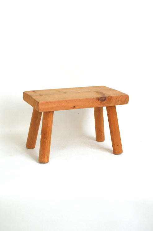 Marche pied en bois – Noyo créatif